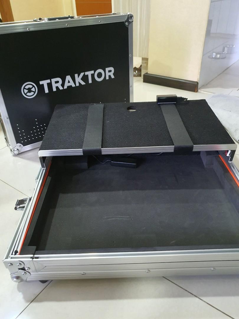 Traktor flight case, Hobbies & Toys, Music & Media, Music Accessories ...