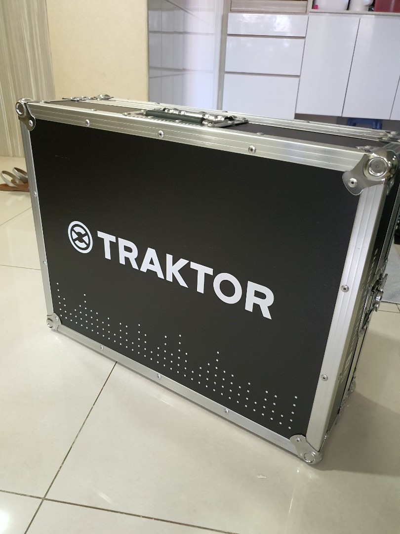 Traktor flight case, Hobbies & Toys, Music & Media, Music Accessories ...