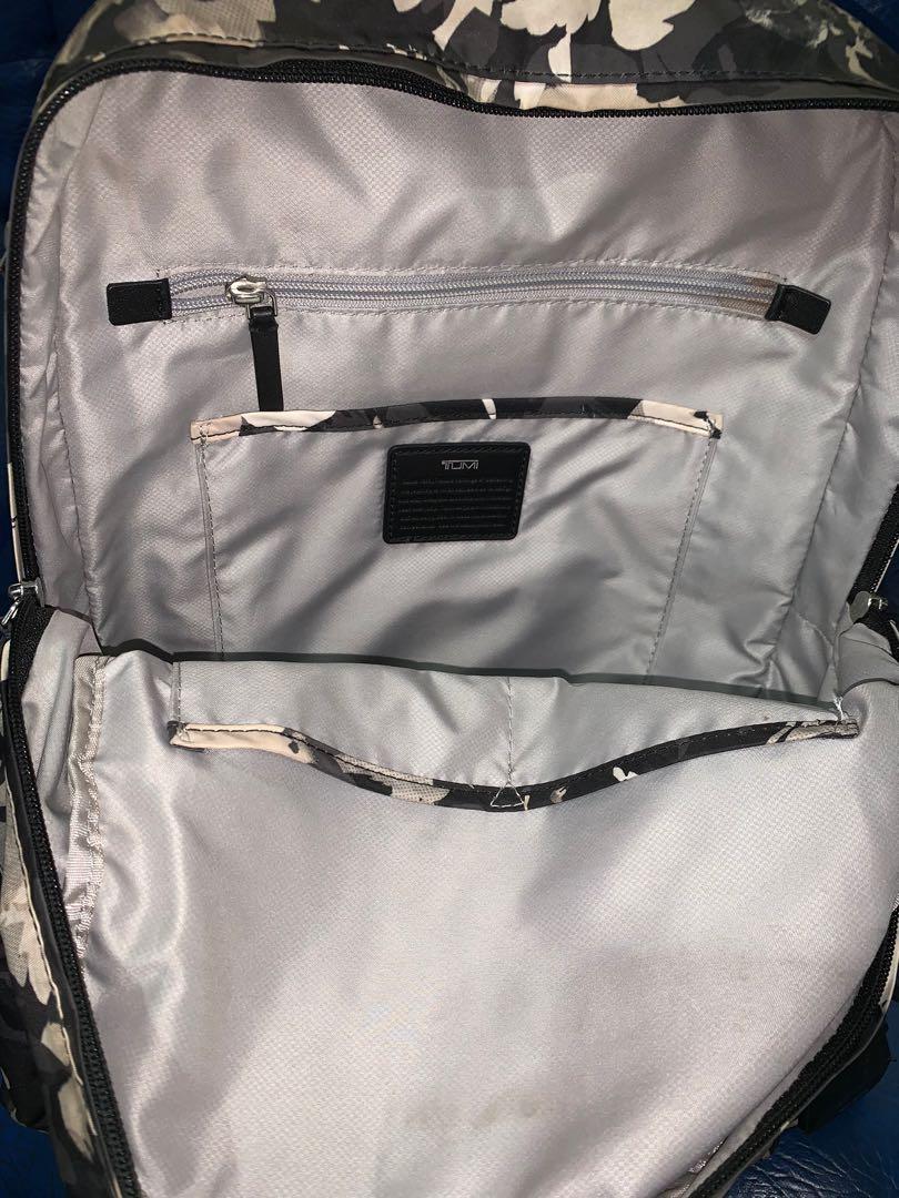Tumi carson backpack african floral, Fesyen Wanita, Tas & Dompet di Carousell