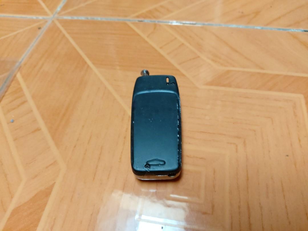 Korek api (HP) dan tempat rokok (A) dan keduanya (GG), Barang Yang ...