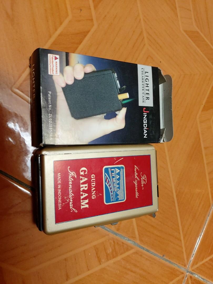 Korek api (HP) dan tempat rokok (A) dan keduanya (GG), Barang Yang ...