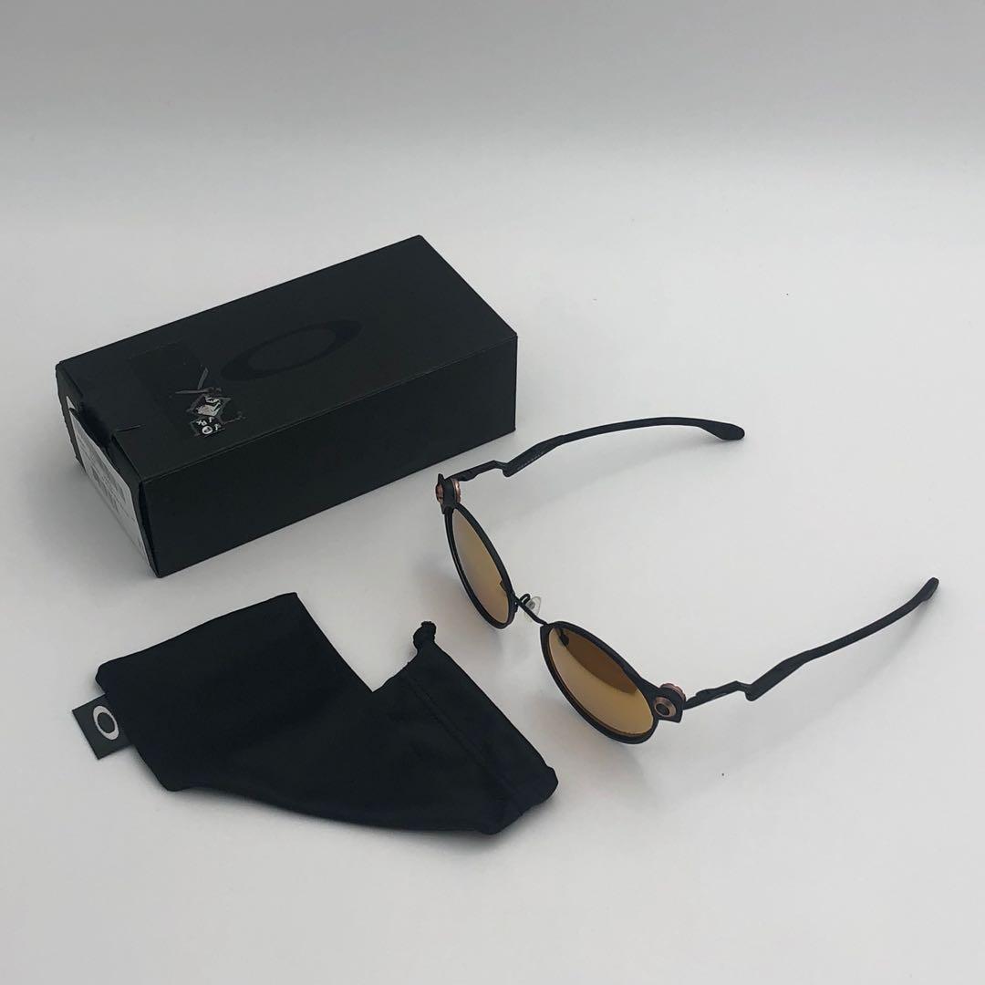 OAKLEY Deadbolt, Men's Fashion, Watches & Accessories, Sunglasses ...