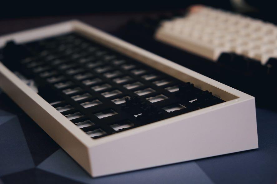 BNIB NK65 v2 E-White Aluminium Kit, Computers & Tech, Parts ...