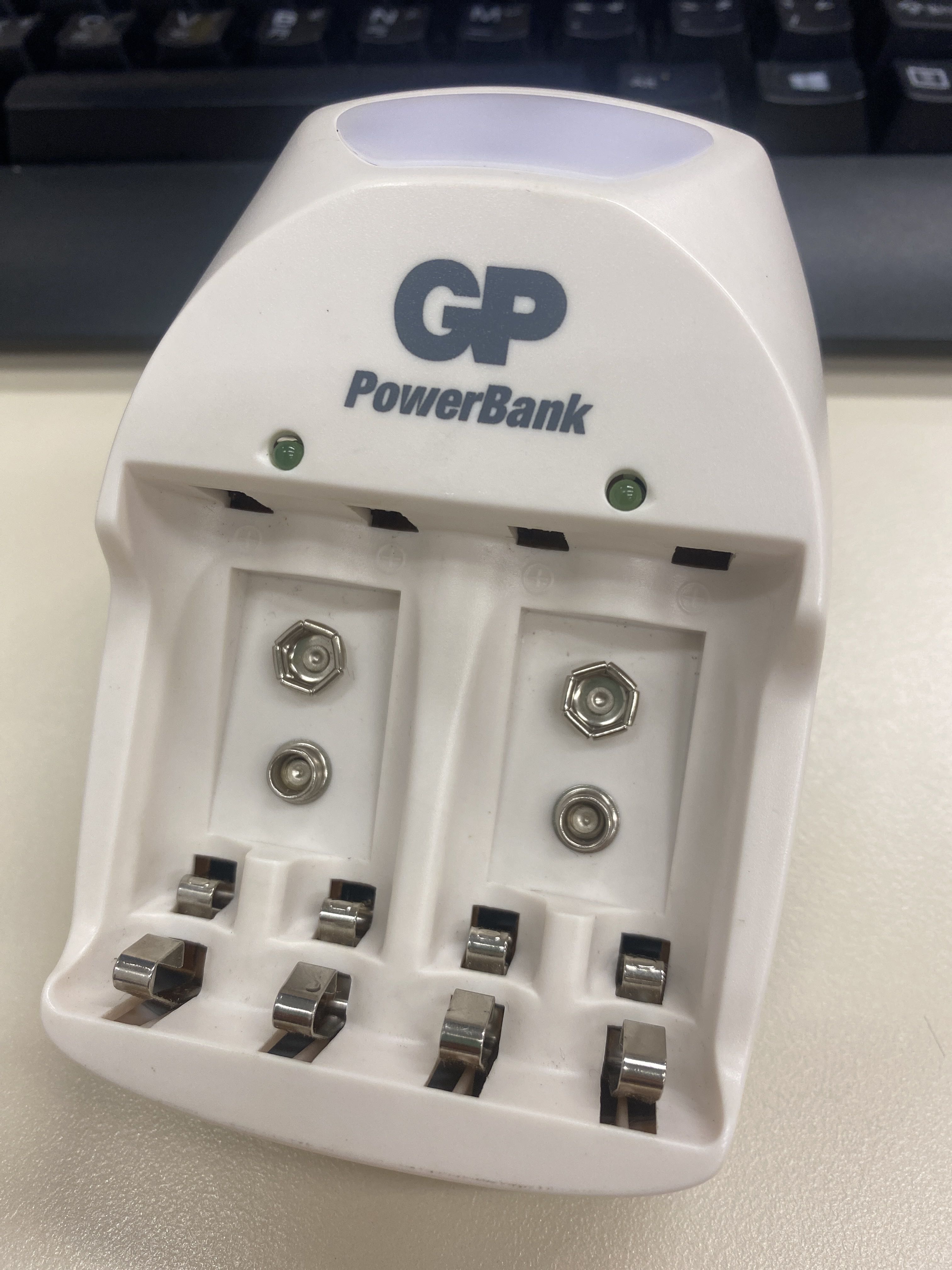 GP 電池電芯充電器 可充2A 3A 9V電池 亦可作夜燈 rechargeable battery PowerBank, 手提電話, 電話及 ...