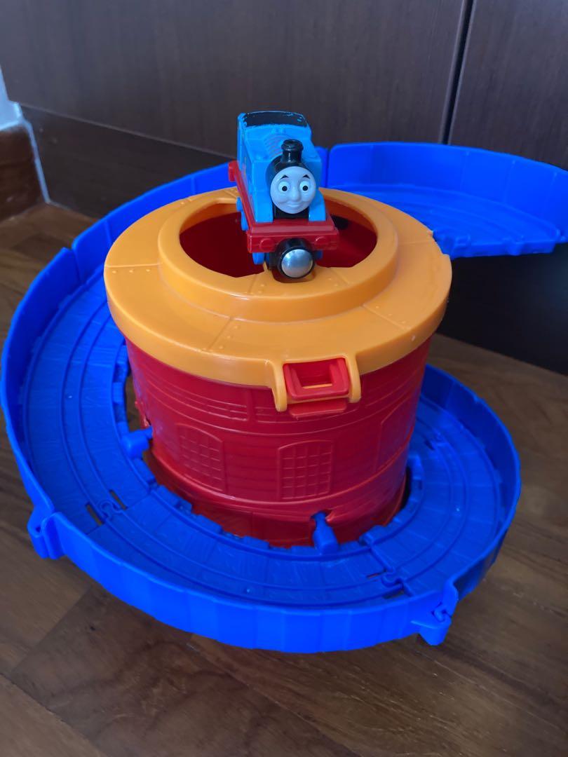 Thomas the train round track, Hobbies & Toys, Toys & Games on Carousell