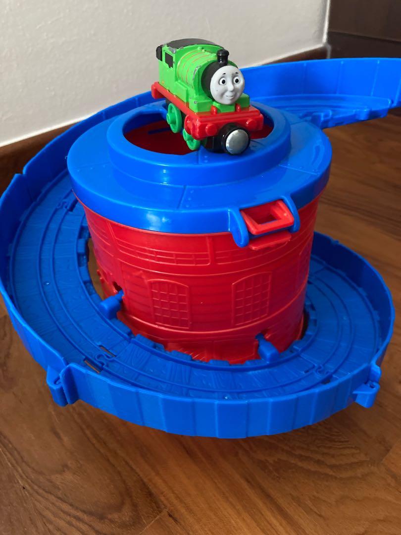 Thomas the train round track, Hobbies & Toys, Toys & Games on Carousell
