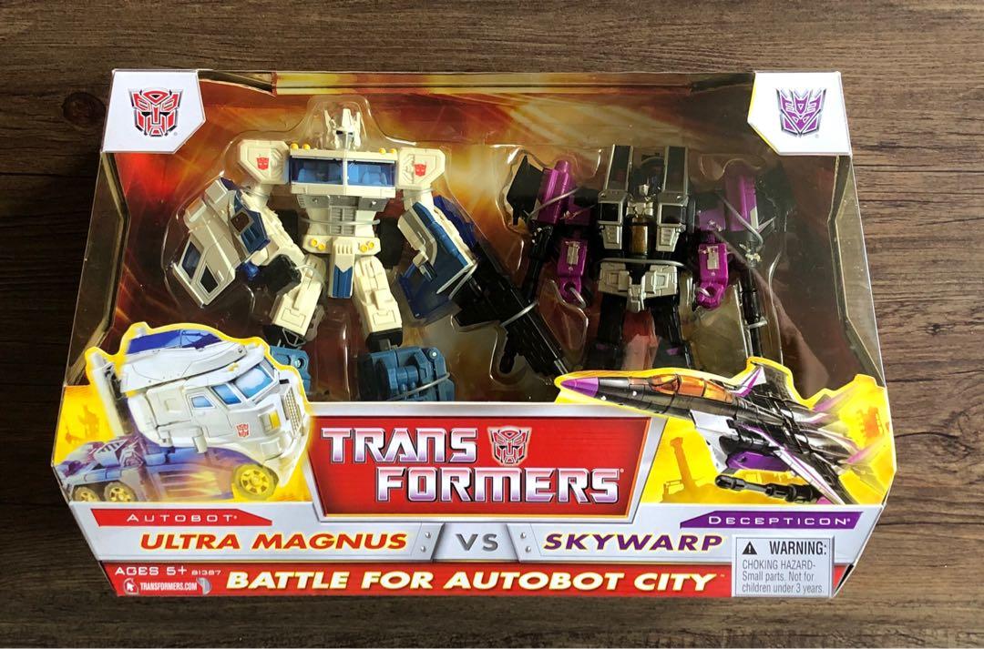 Transformers ultra magnus vs. skywarp battle for autobot city, Hobbies ...