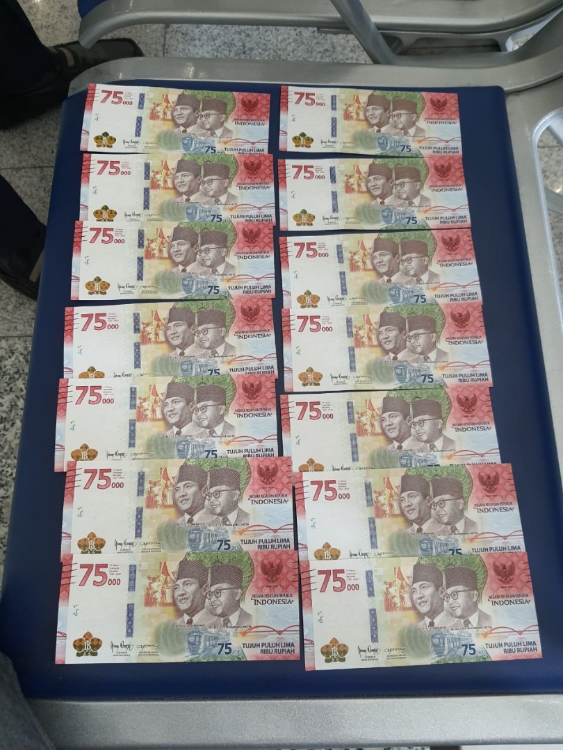 75 ribu versi kemerdekaan (20 piece), Antik, Uang Lama di Carousell