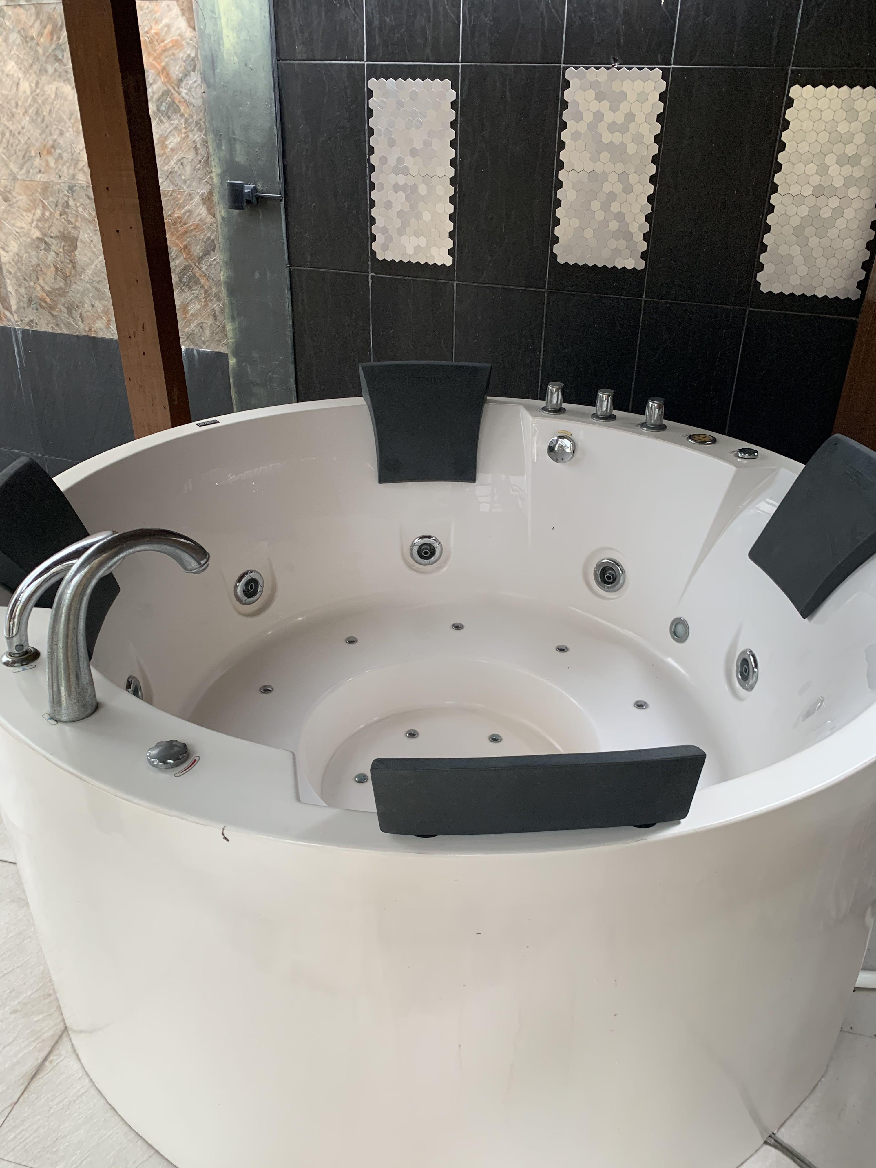 Home Jacuzzi, Furniture & Home Living, Bathroom & Kitchen Fixtures on ...