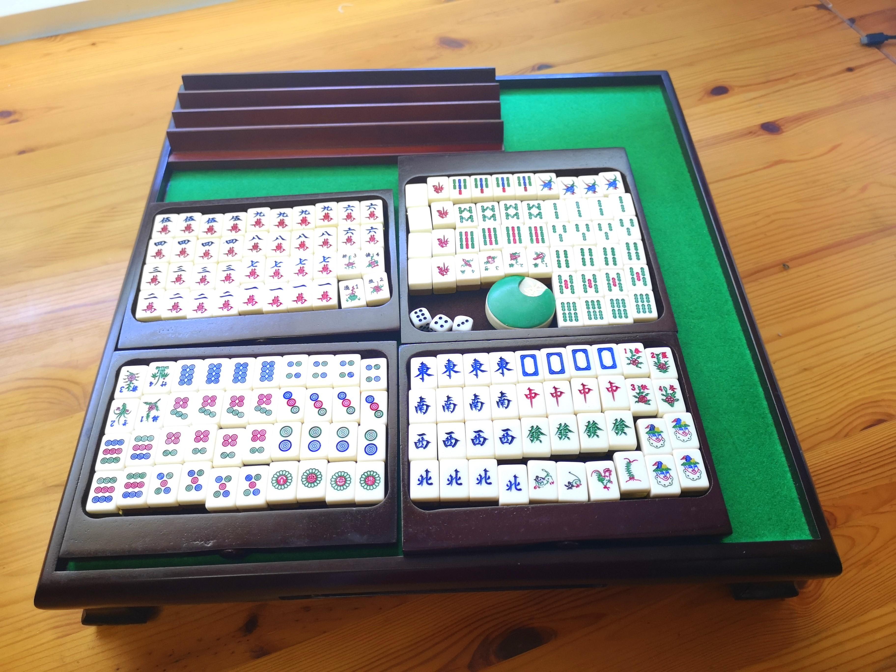 Portable mahjong set mj, Hobbies & Toys, Toys & Games on Carousell