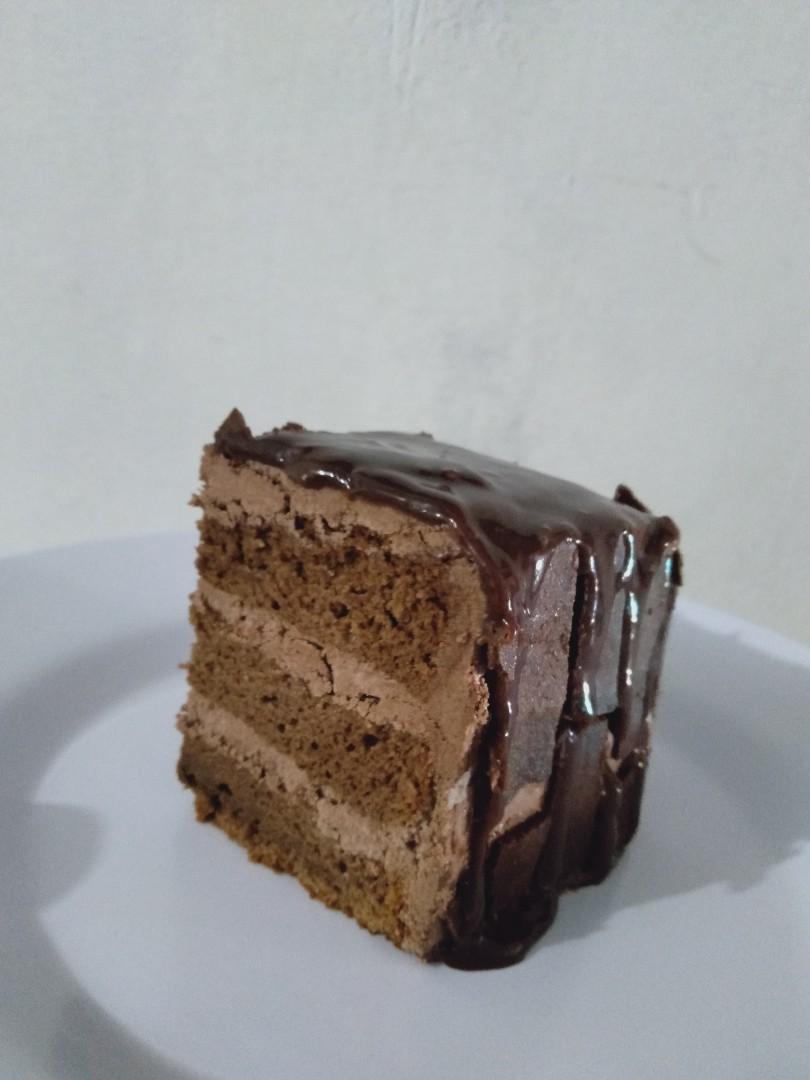 Ultimate Triple chocolate 25cm, Makanan & Minuman, Kue-kue di Carousell