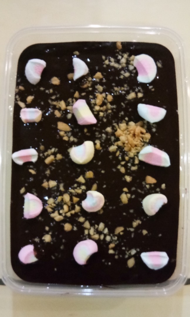 Rocky Road Graham Float, Food & Drinks, Local Eats on Carousell