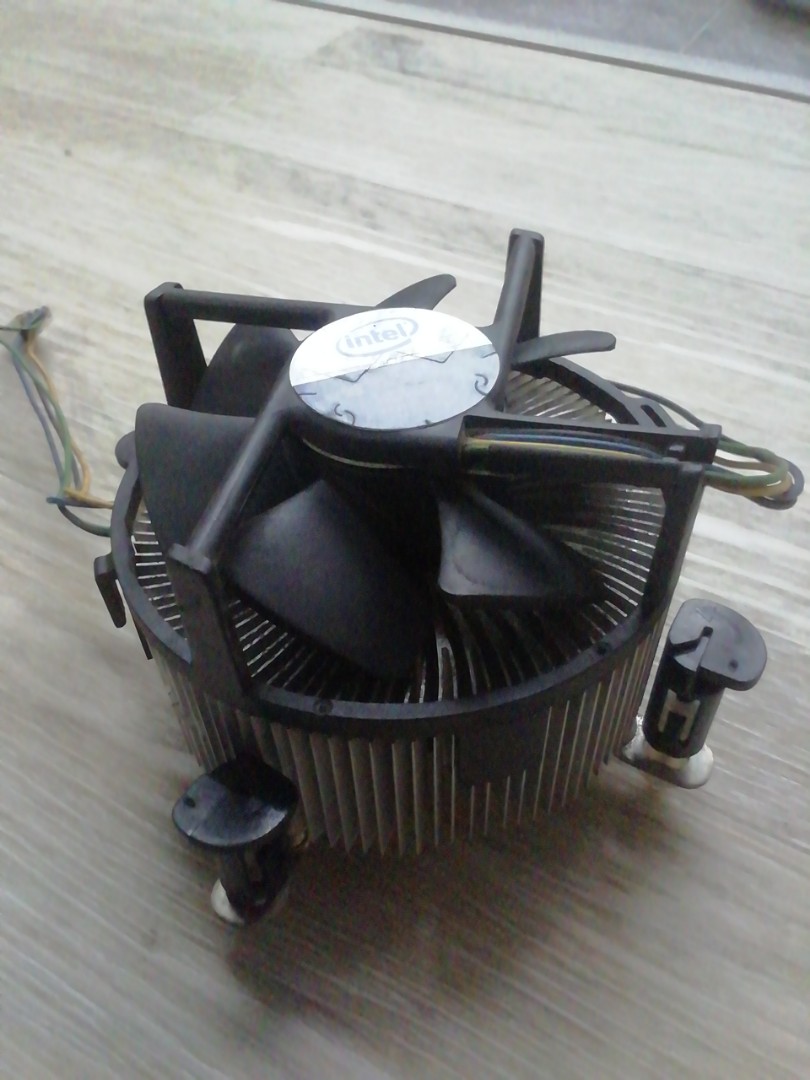 Intel CPU Heat Sink with Fan, Computers & Tech, Parts & Accessories ...
