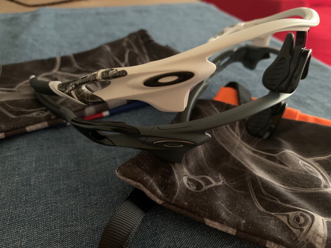 Oakley Radarlock, Men's Fashion, Watches & Accessories, Sunglasses ...