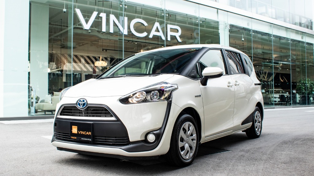 PHV Grab Gojek Go-jek Toyota Sienta C-HR CHR Hybrid Prius Alpha plus ...