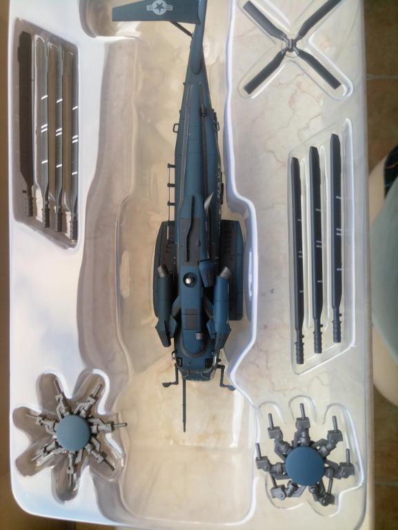 Sikorsky MH-53E Sea Dragon Helicopter Model (1:144) and Sikorsky CH-53E ...
