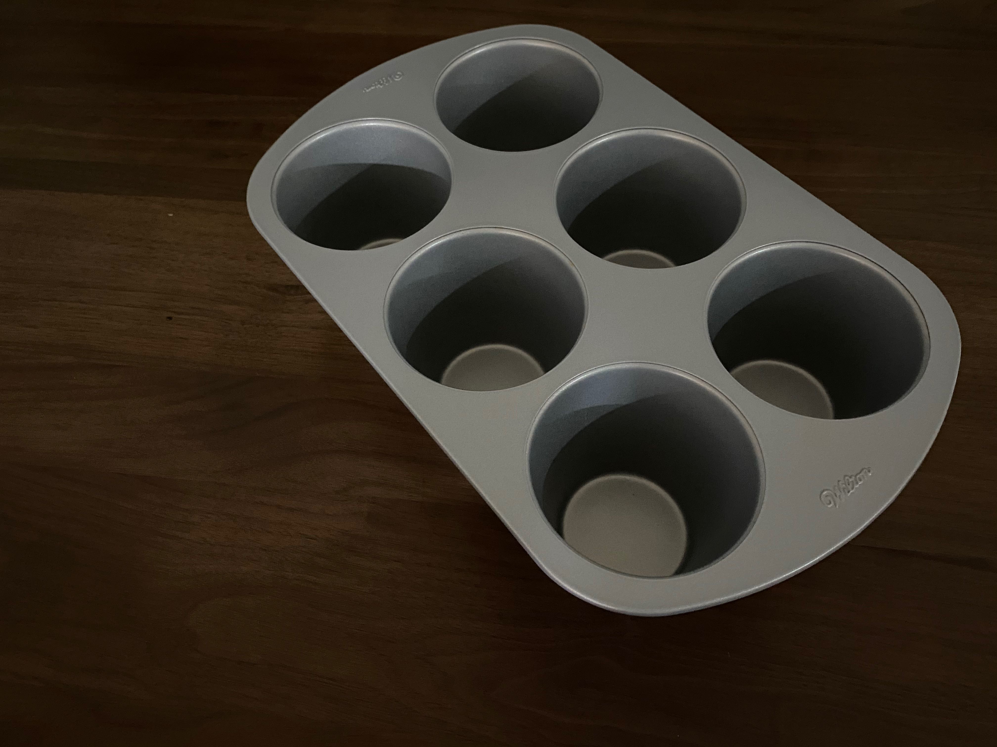 Wilton Giant Cupcake Pan, 6-Cup Jumbo Muffin and Cupcake Pan bakeware ...