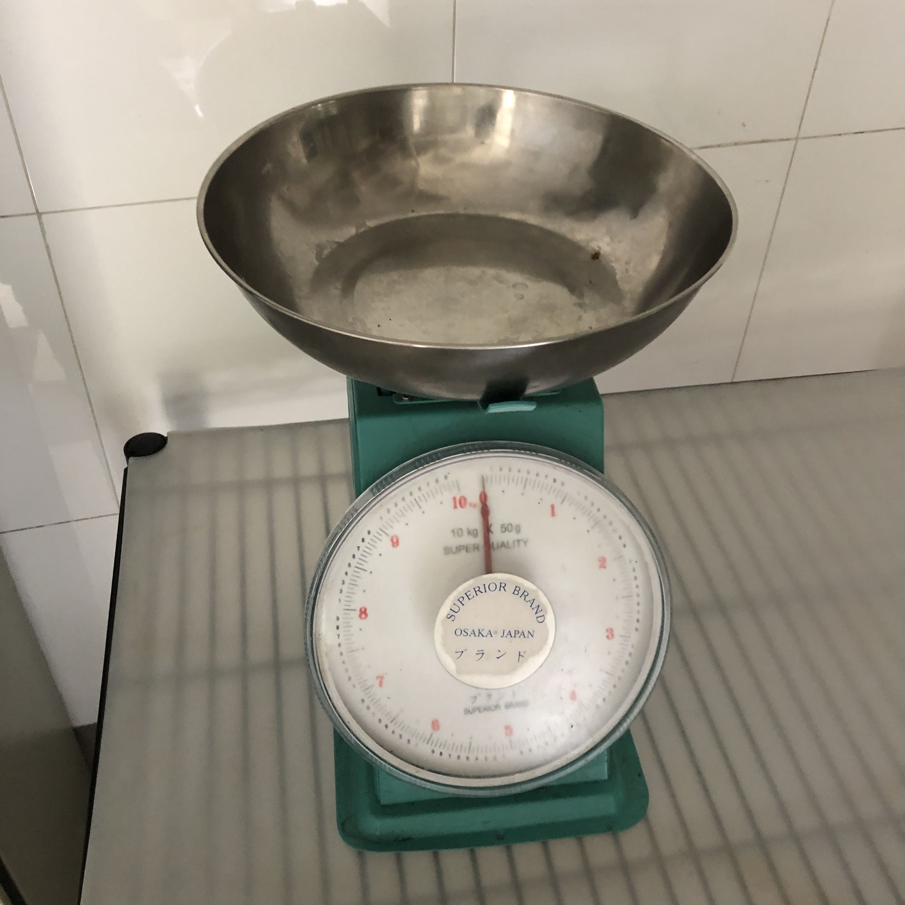 Japanese 10kg weighing scale, Furniture & Home Living, Bathroom ...