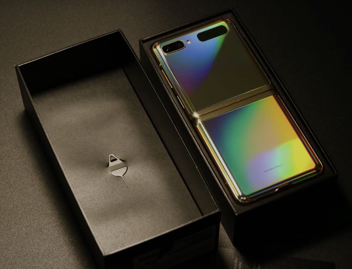 Samsung Galaxy Z Flip (Gold/256GB), Mobile Phones & Gadgets, Mobile ...