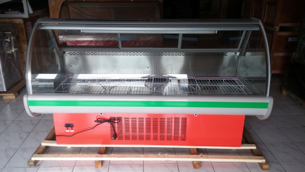 MEAT CHILLER SHOWCASE 2METER FAN COOLING, Looking For on Carousell