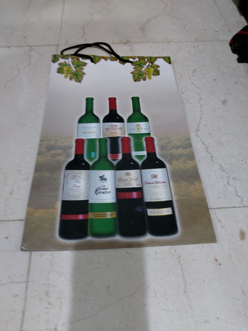 Paper bag botol 24/38/9, Barang Mewah, Tas & Dompet di Carousell