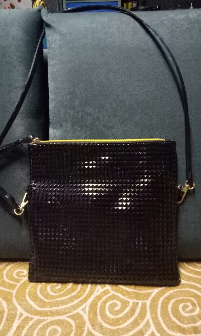 Peridot Sling bag, Women's Fashion, Bags & Wallets, Cross-body Bags on ...