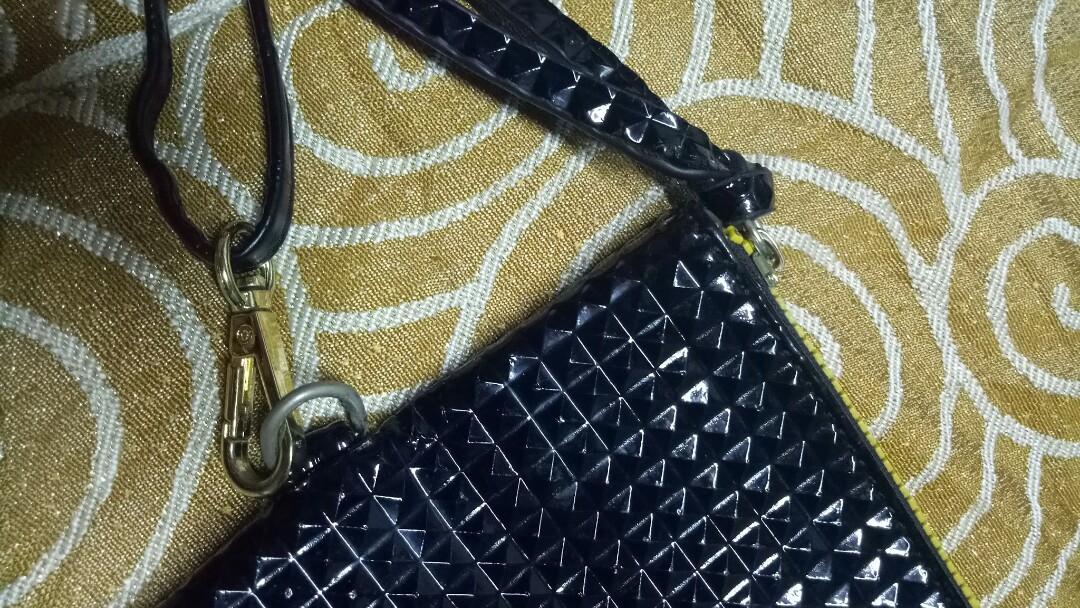 Peridot Sling bag, Women's Fashion, Bags & Wallets, Cross-body Bags on ...