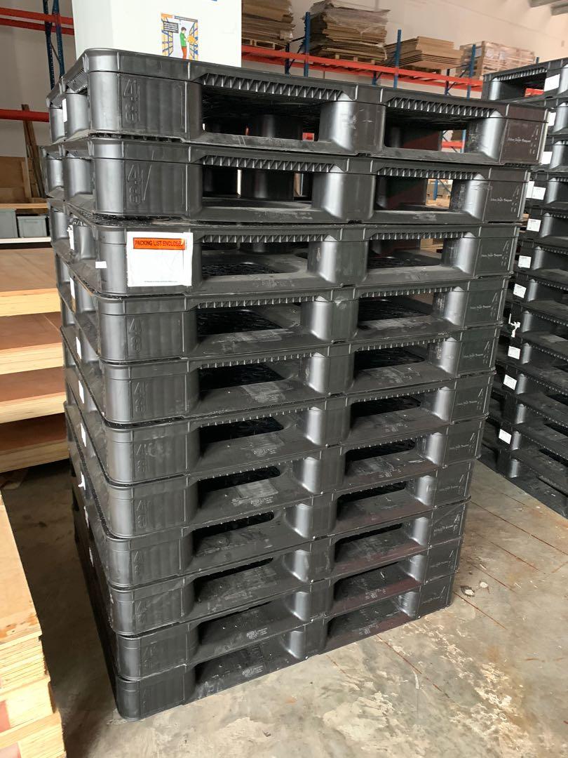 Re-used plastic pallets, Everything Else on Carousell
