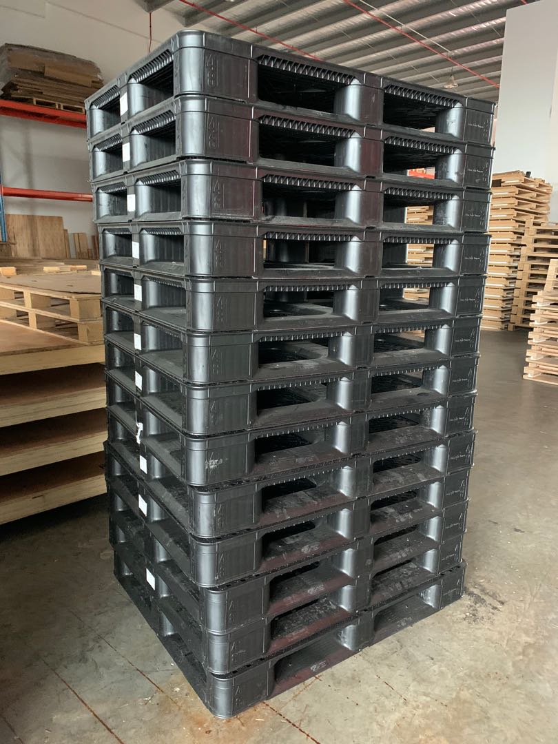 Re-used plastic pallets, Everything Else on Carousell