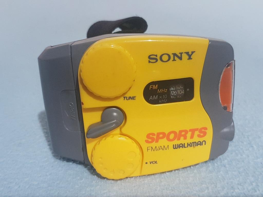 Vintage Sony Walkman, Hobbies & Toys, Memorabilia & Collectibles ...