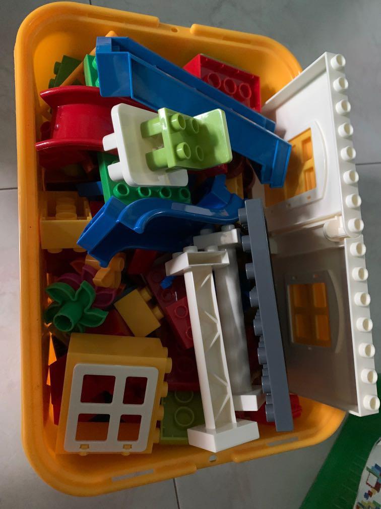 Building blocks in box, Hobbies & Toys, Toys & Games on Carousell