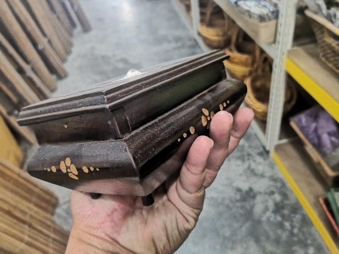 Wooden Box kotak kayu simpan barang berharga duit dan barang kemas ...