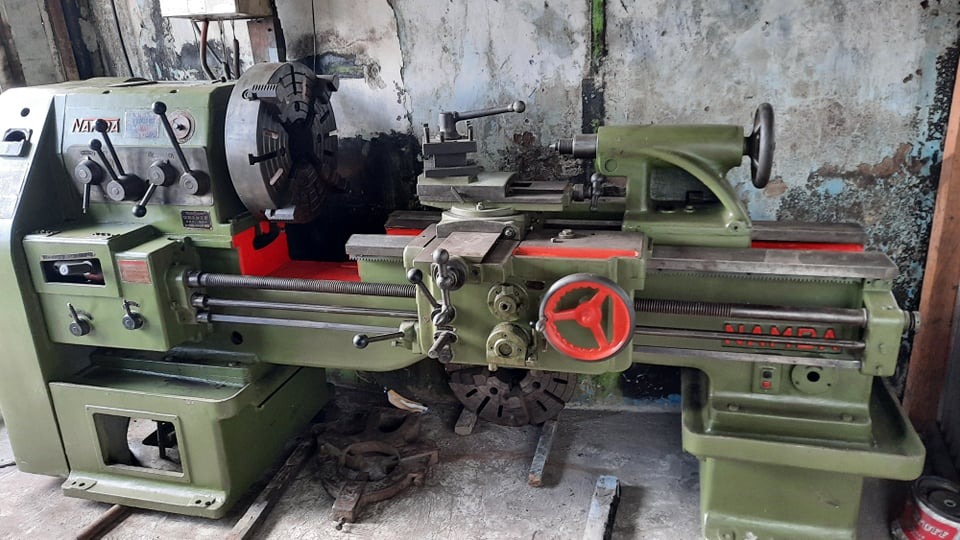 1 unit lathe machine 6ft, Commercial & Industrial, Industrial Equipment ...