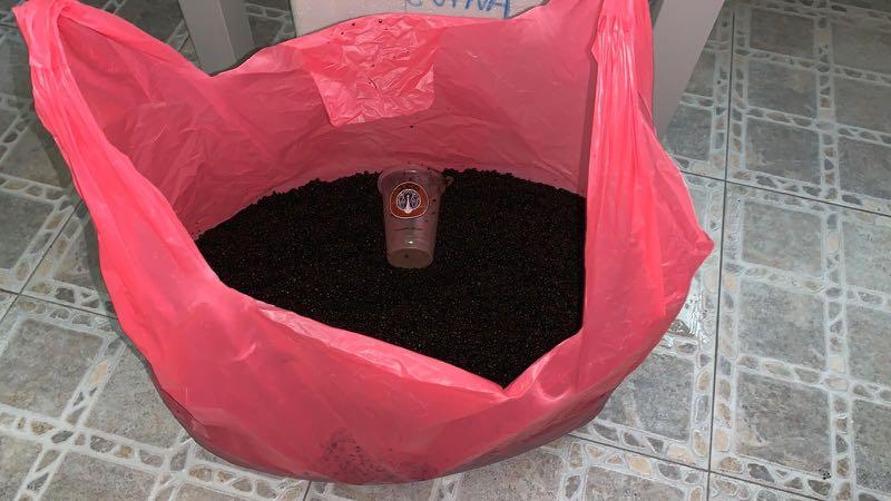 GEX black aquasoil *used* 8.2Kg, Pet Supplies, Homes & Other Pet Accessories on Carousell