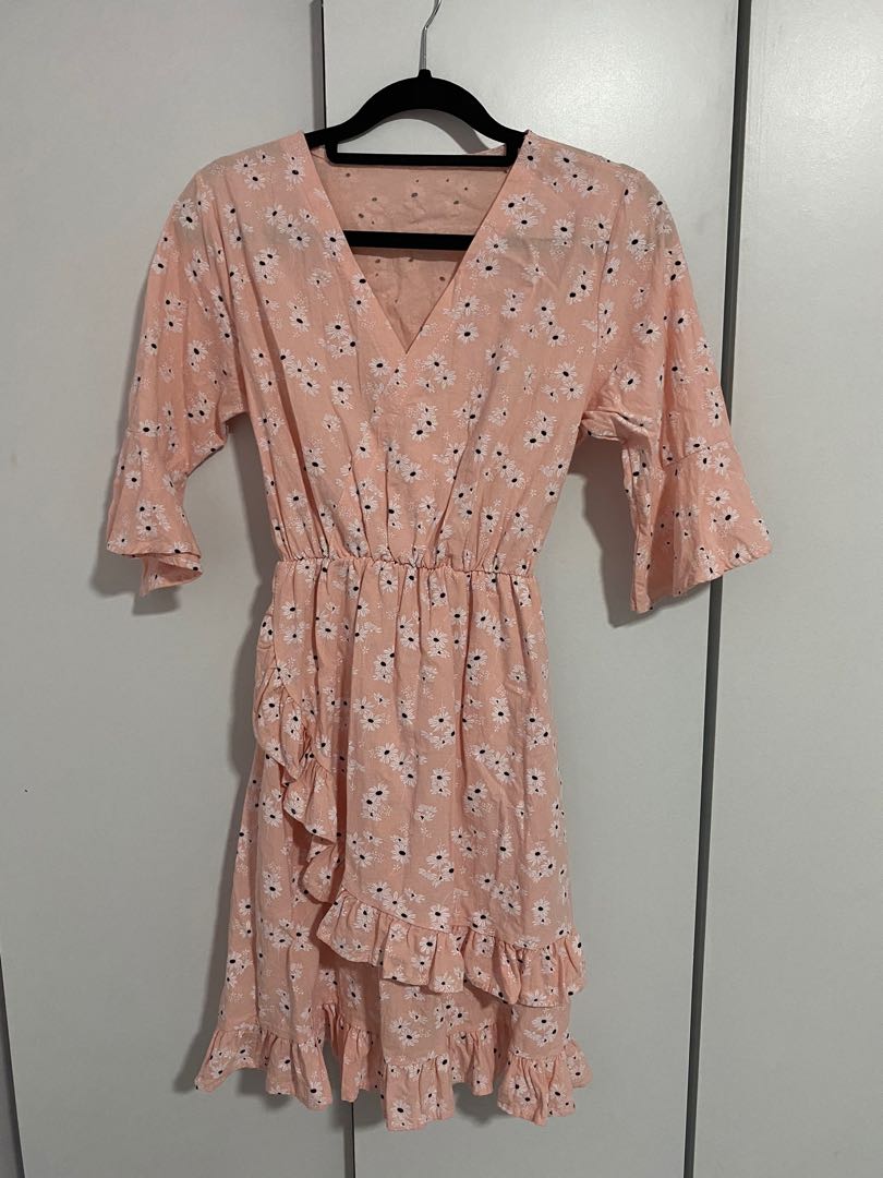 Medi peach daisy dress, Women's Fashion, Clothes, Dresses & Skirts on ...