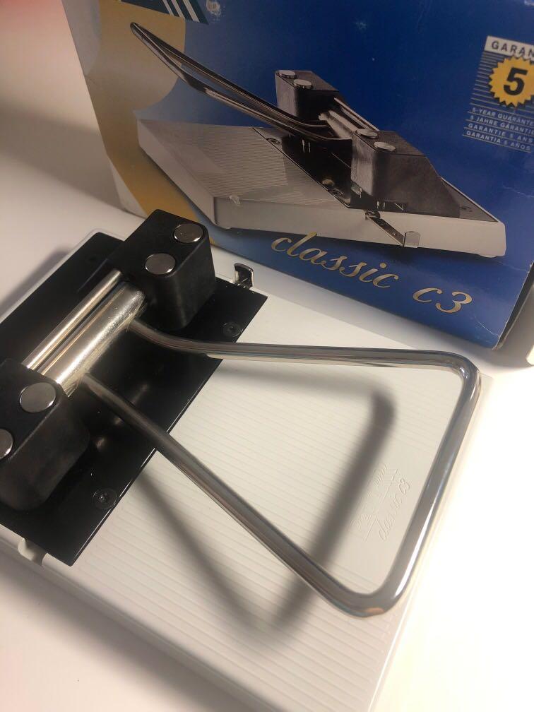 4 holes paper puncture, Hobbies & Toys, Stationery & Craft, Craft ...