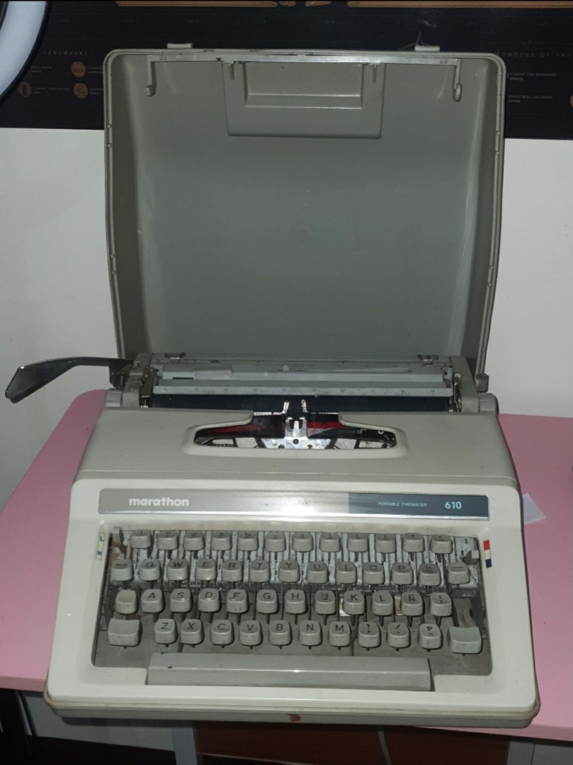 Marathon Portable Typewriter 610, Hobbies & Toys, Memorabilia ...