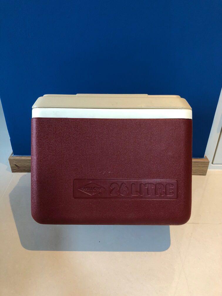 26 litre Cooler Box, Esky, Furniture & Home Living, Kitchenware ...