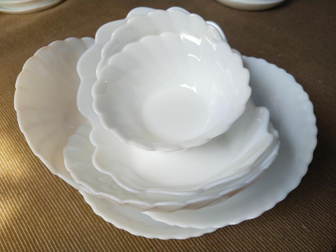 8 pcs Arcopal Plates and Bowl, Arcopal, tempered glass, bowl, plates ...