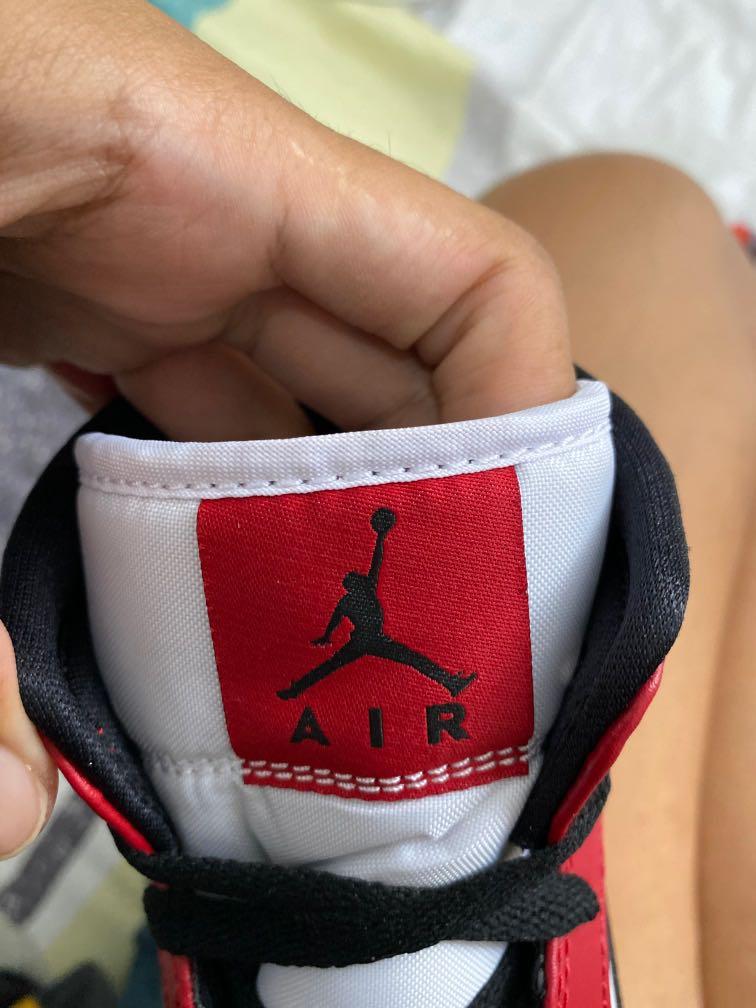 Air Jordan 1 Chicago Mids, Men's Fashion, Footwear, Sneakers on Carousell