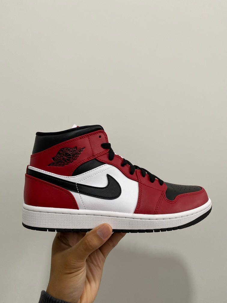 Air Jordan 1 Chicago Mids, Men's Fashion, Footwear, Sneakers on Carousell