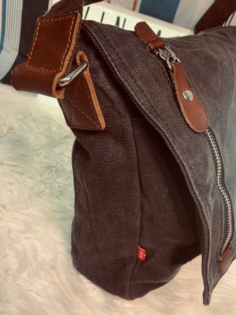 Augur Strauss & Co. Messenger Bag, Men's Fashion, Bags, Sling Bags on ...