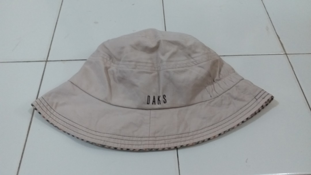 DAKS LONDON hat cap, Women's Fashion, Watches & Accessories, Hats & Beanies on Carousell