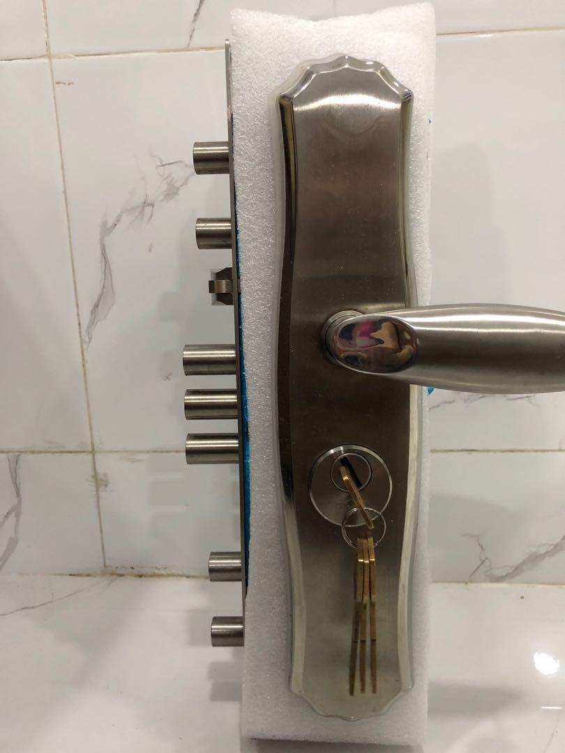 THC SECURITY DOOR HANDLE AND LOCK, Furniture & Home Living, Bathroom ...