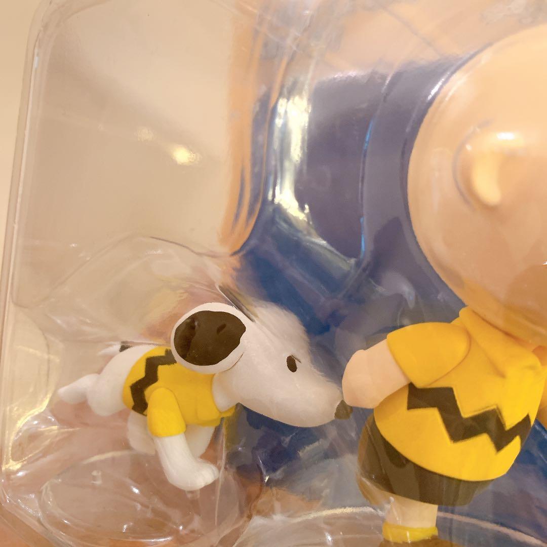 UDF PEANUTS Figure SNOOPY ＆ CHARLIE BROWN, 興趣及遊戲, 玩具 & 遊戲類 - Carousell