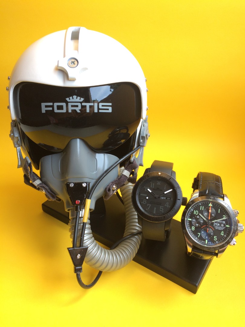 Pilot Head Watch Display, Mobile Phones & Gadgets, Wearables & Smart ...