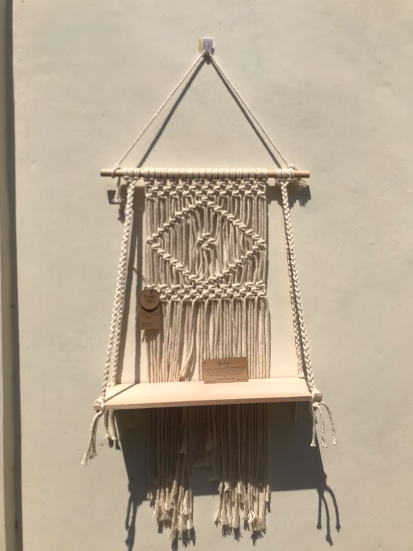 Rak gantung / dinding macrame, Perabotan Rumah di Carousell