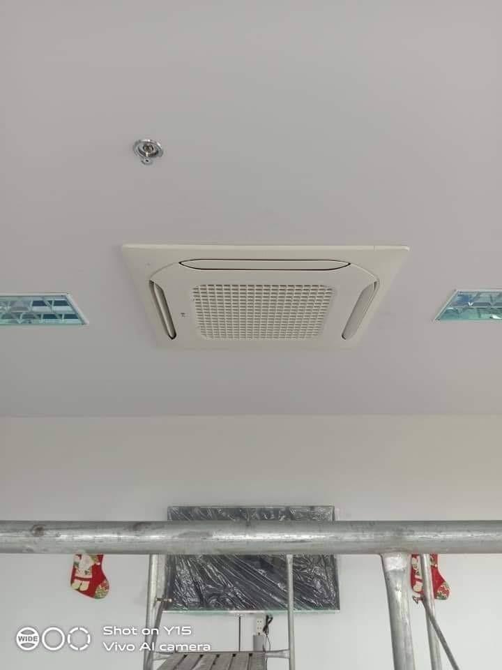 Brand new split floor mounted ceilling cassette ceiling suspended type ...