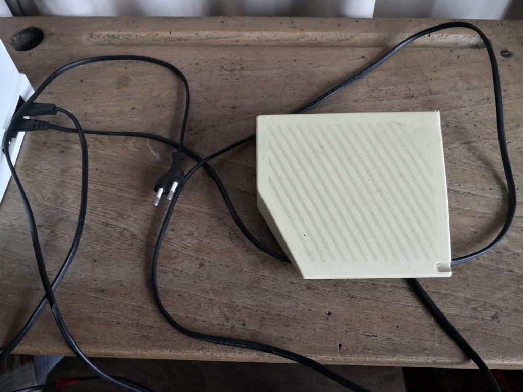 Husqvarna Viking Daisy 325 Sewing Machine - needs fixing, Hobbies ...