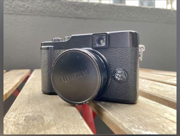 Fujiflim X10 Retro Look Digital Camera (with original leather casing ...